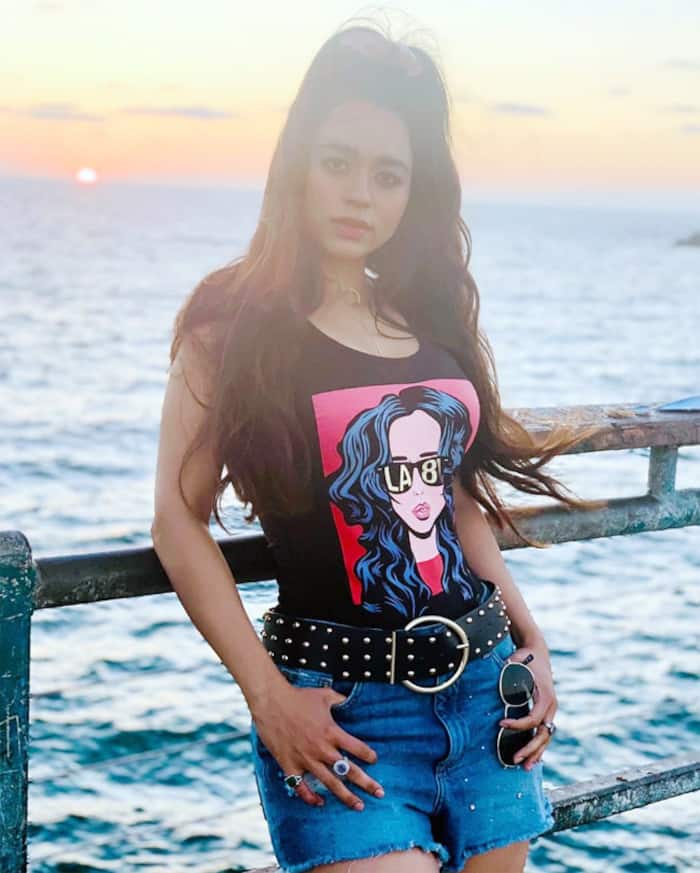 Raktanchal Actor Soundarya Sharma’s Sunset Pictures Are Gorgeous AF