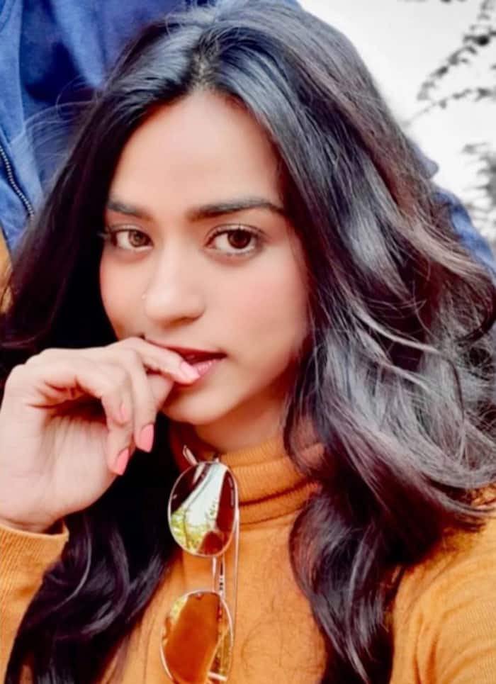 Soundarya Sharma Declares Herself a 'Pool Baby', Check Out Her Stunning ...