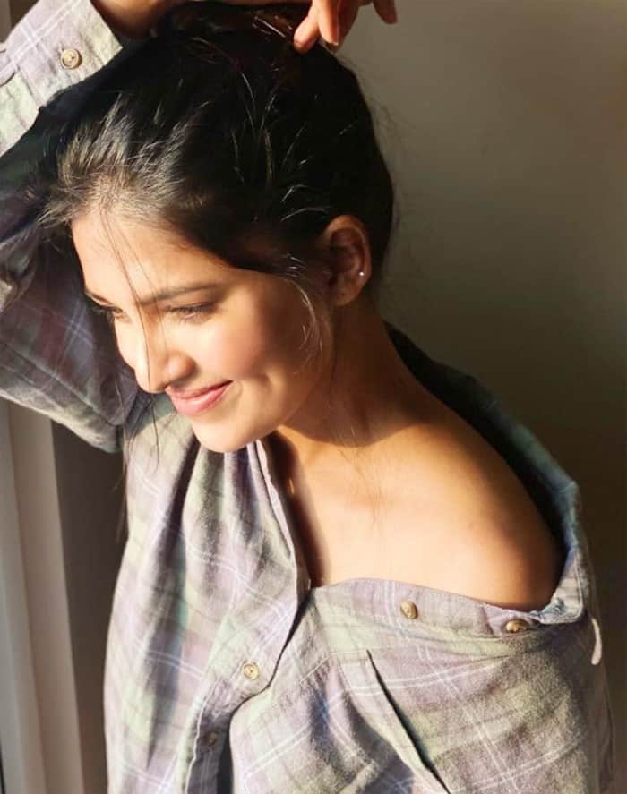 South Actor Vani Bhojan Graces Different Saree Look And Looks Perfectly ...