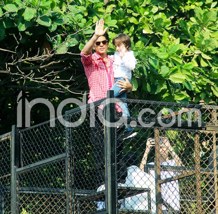 SRK and AbRam greeted fans outside Mannat