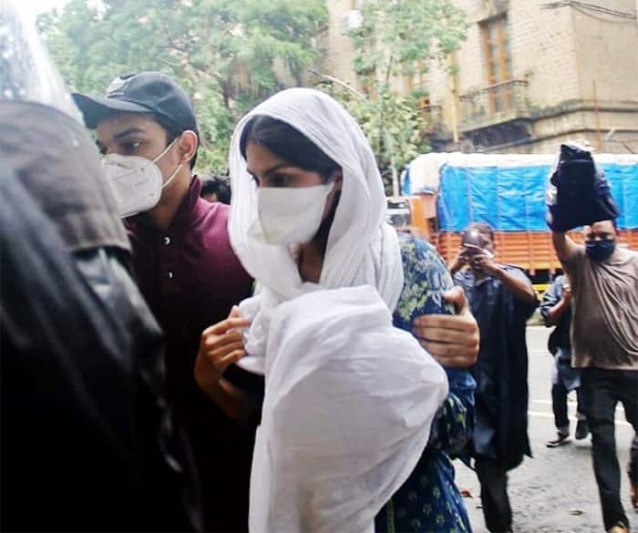 SSR Case: Rhea Chakraborty And Brother Showik Outside Enforcement ...