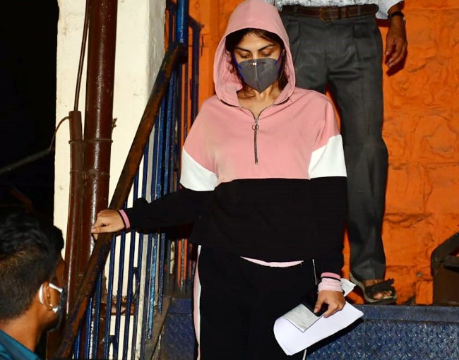 SSR’s family lawyer Vikas Singh: Bandra Police Station seems to be Rhea ...