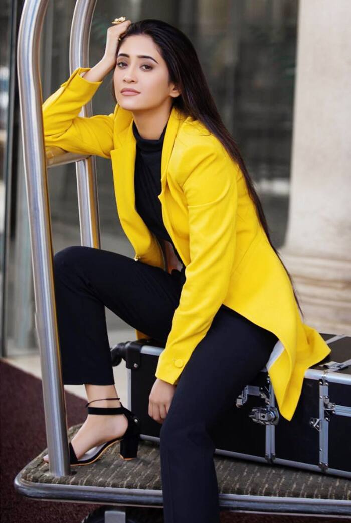 Stunner in Black And Yellow