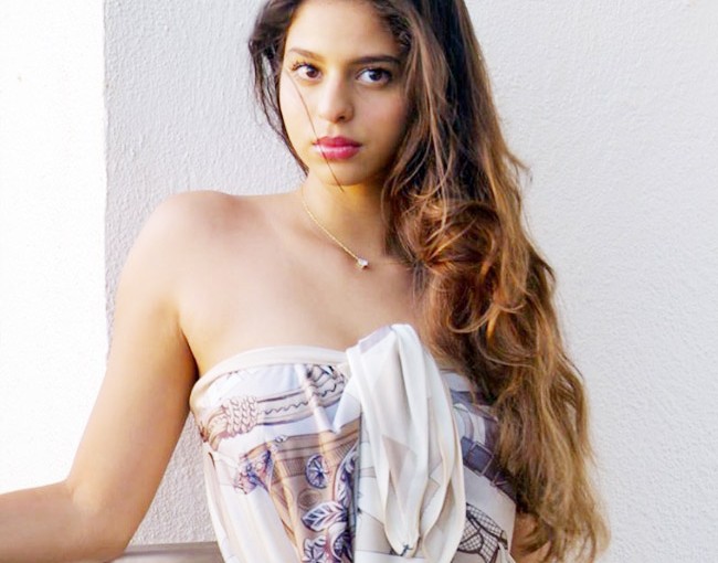 Suhana Khan’s sizzling pictures in silk printed sleeveless top is too hot to miss