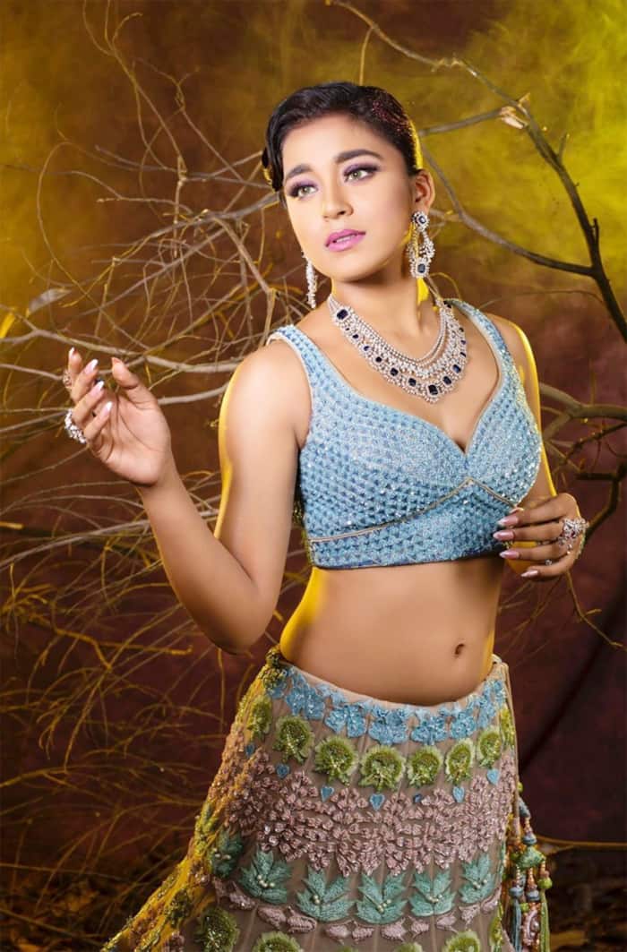 Imlie star Sumbul Touqeer Khan ditches her simple look for a glamorous new photoshoot see pics