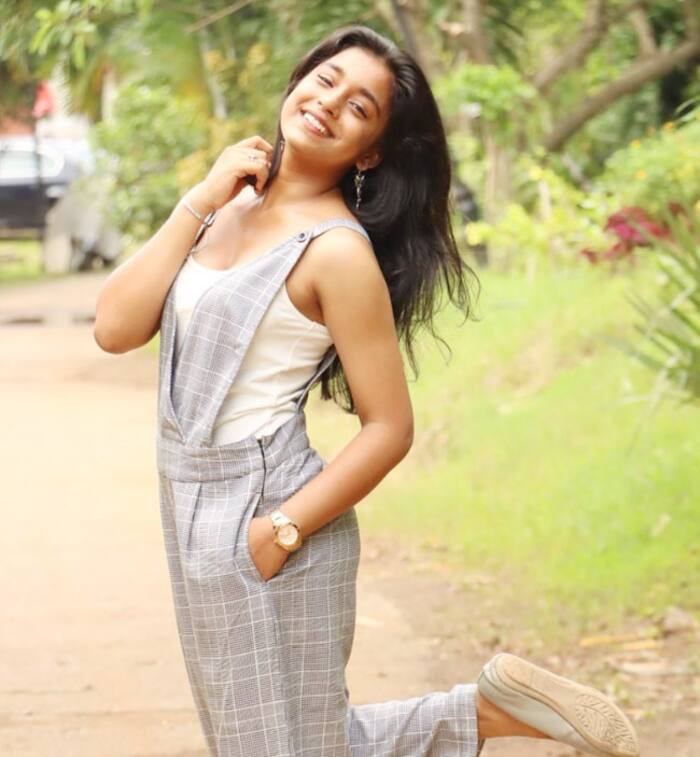 Imlie Actor Sumbul Touqeer looks stylish and hot in real life