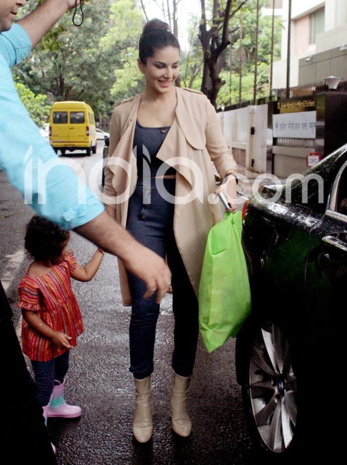 Sunny Leone And Her Dughter Nisha Kaur Weber Have Fun in Mumbai Monsoon