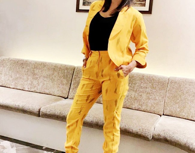 Sunny Leone completes the bossy look with perfect makeup