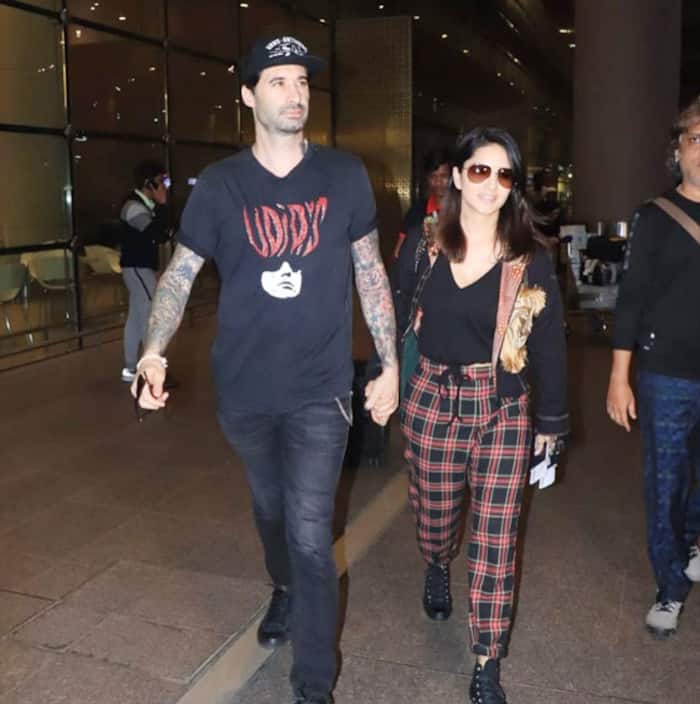 Sunny Leone, Daniel Weber Spotted at Mumbai Airport