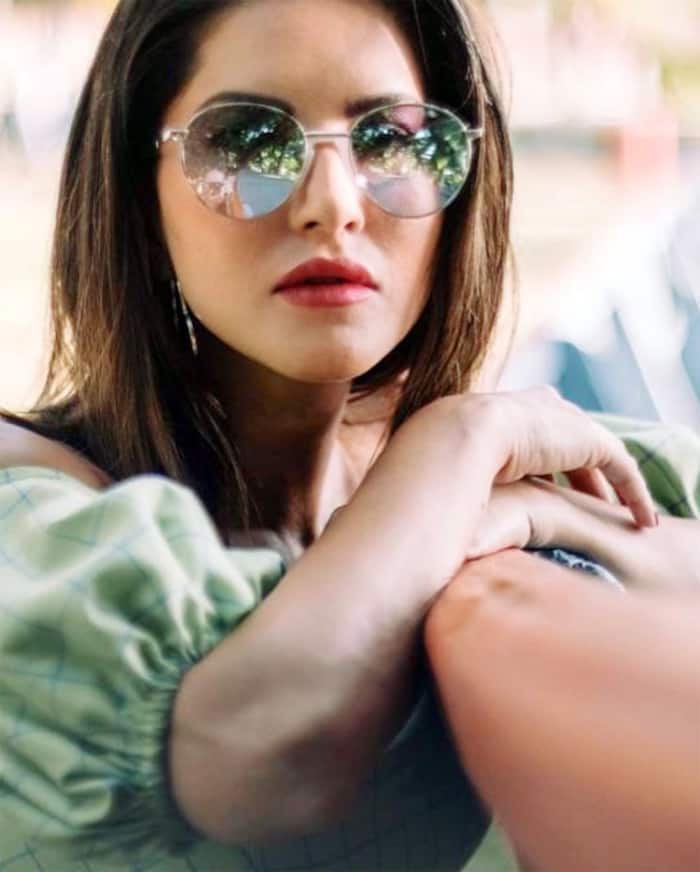 Sunny Leone's Latest Pictures in Green Dress From The Sets of ...