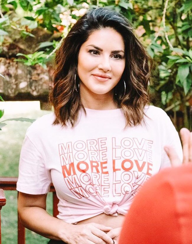 Sunny Leone looks gorgeous