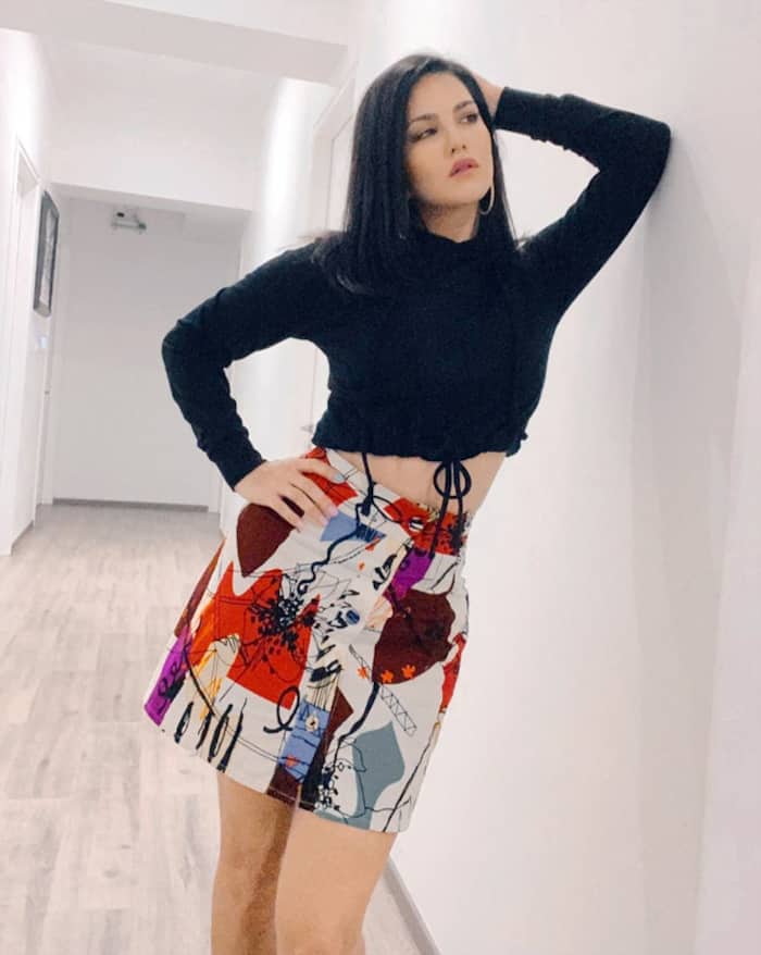 Sunny Leone Looks Scintillating in Printed Skirt and Black Top| See Pics