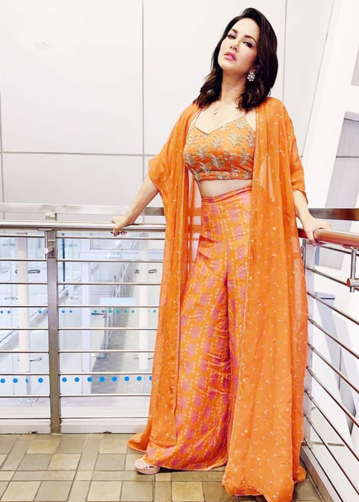 Sunny Leone drops new pictures in a green dress and we are screaming party!