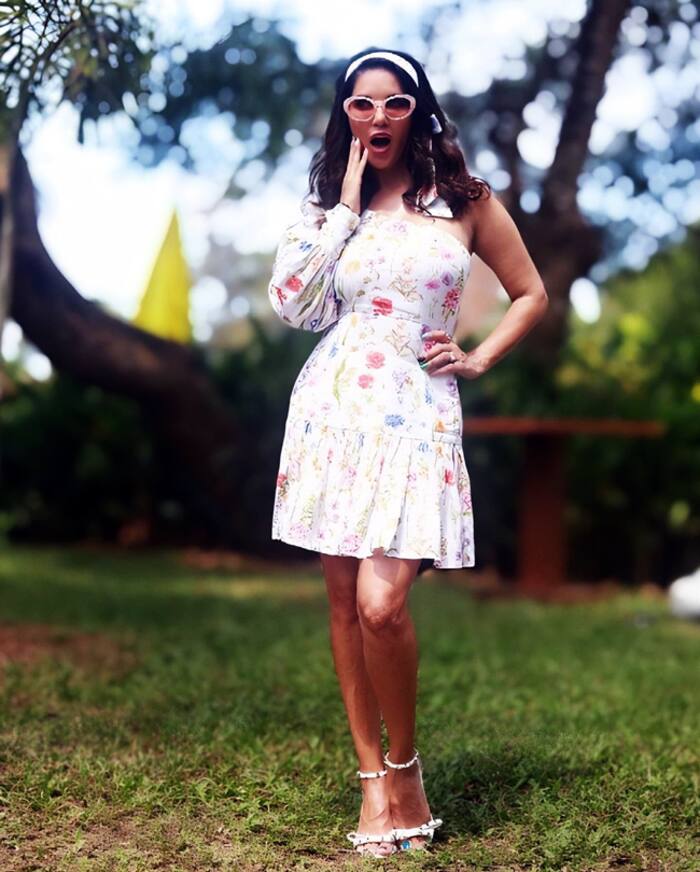 Sunny Leone Turns Glam Goddess in a Rocking Neon Yellow Gown - See ...