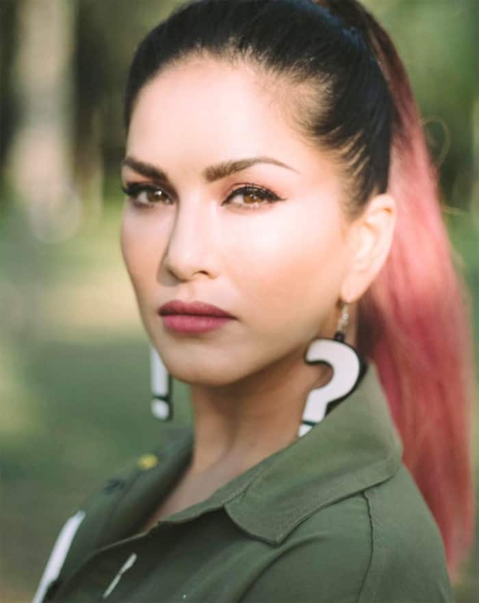 Sunny Leone's Latest Pictures in Green Dress From The Sets of ...