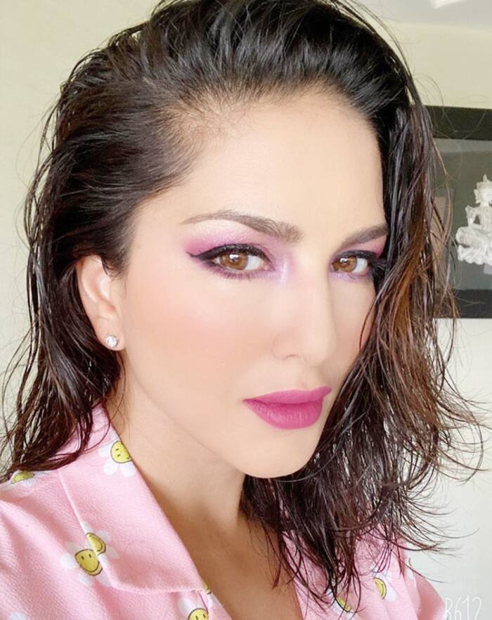 Sunny Leone's Makeup Selfies Show Fans How to Ace Different Looks