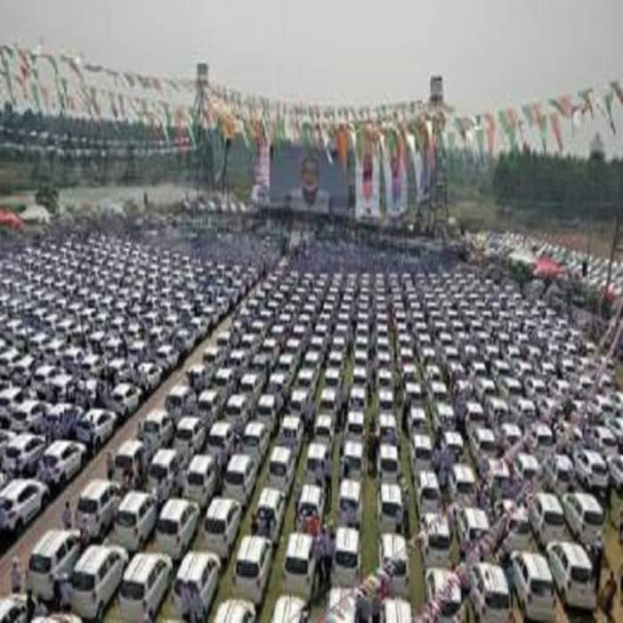 Surat Diamond Tycoon Gifted Cars, Flats To Employees Before Pandemic
