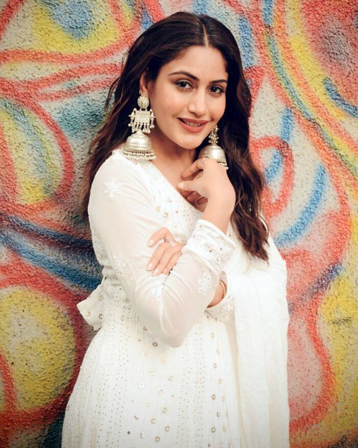 Surbhi Chandna Goes Full Desi in Chikankari Suit And Silver Jhumkis ...