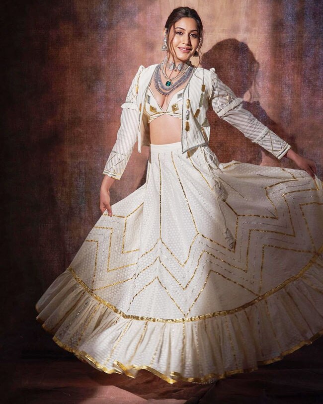 Surbhi Chandna Sexy Indo-Western Festive Look Takes The Internet by ...