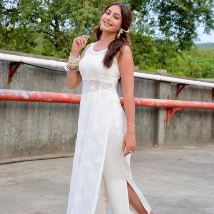Surbhi Chandna stun in rich maroon suit