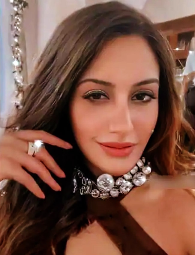 Surbhi Chandna looks beautiful as she is ready for the shot