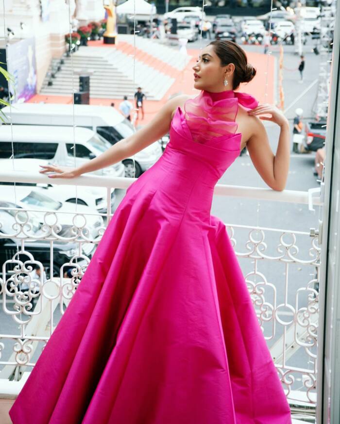 Surbhi Chandna is Sheer Magic in Her Whimsical Pink Gown as She Rules Vietnam With Naagin 5 ...