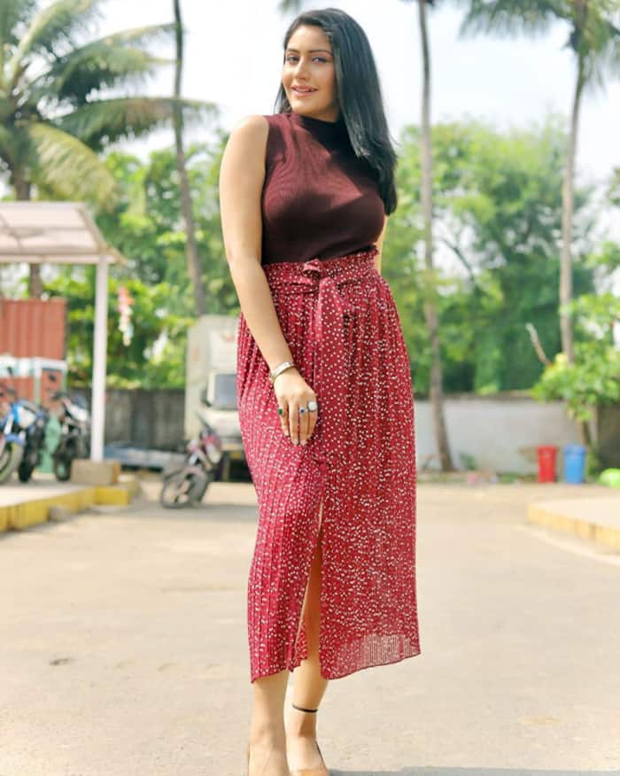 Surbhi Chandna Looks Smoking Hot in Recent Instagram Pictures