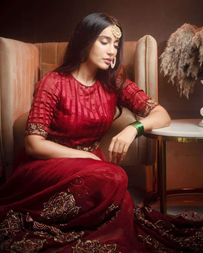 Surbhi Jyoti Dazzles in Desi Avatar as She Dons Her Maroon Outfit - See ...