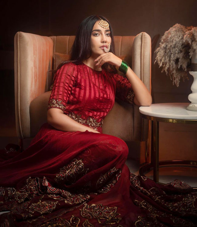 Surbhi Jyoti Dazzles in Desi Avatar as She Dons Her Maroon Outfit - See ...