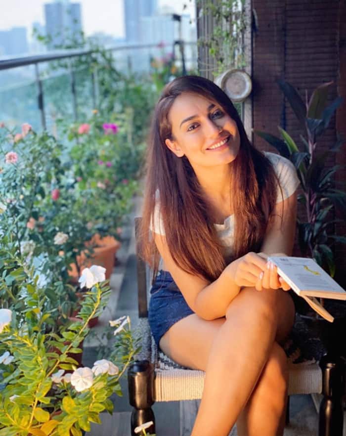 Surbhi Jyoti looks absolutely gorgeous