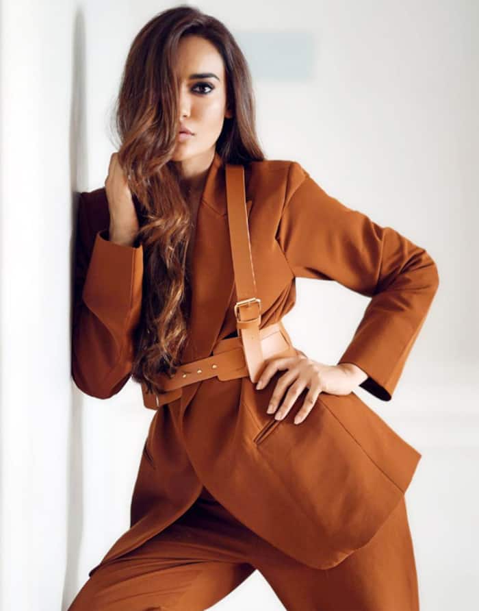 Surbhi Jyoti stuns her fans with her latest photoshoot