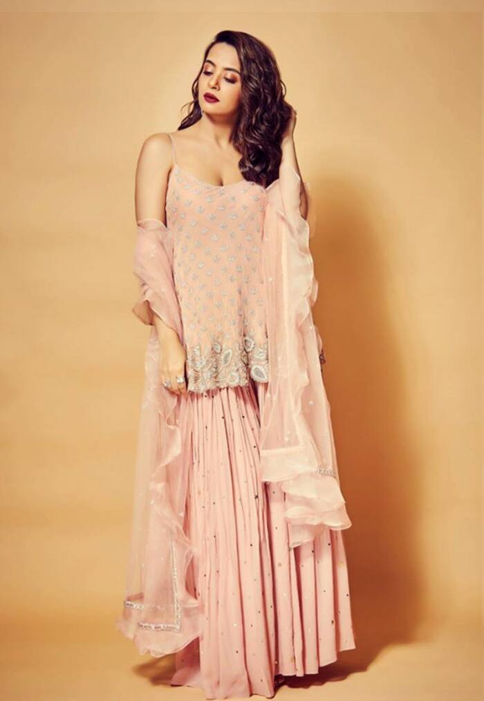 Check Out Surveen Chawla's Latest Diwali Look in Which She is Looking ...