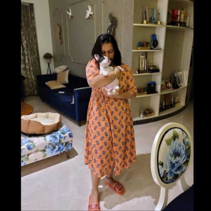 Meet Devisha, beautiful wife of star cricketer from Nita Ambani's MI, a trained dancer, she ...