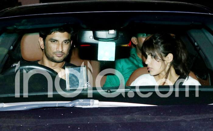 Sushant Singh Rajput-Rhea Chakraborty Pose For Paps on Dinner Date