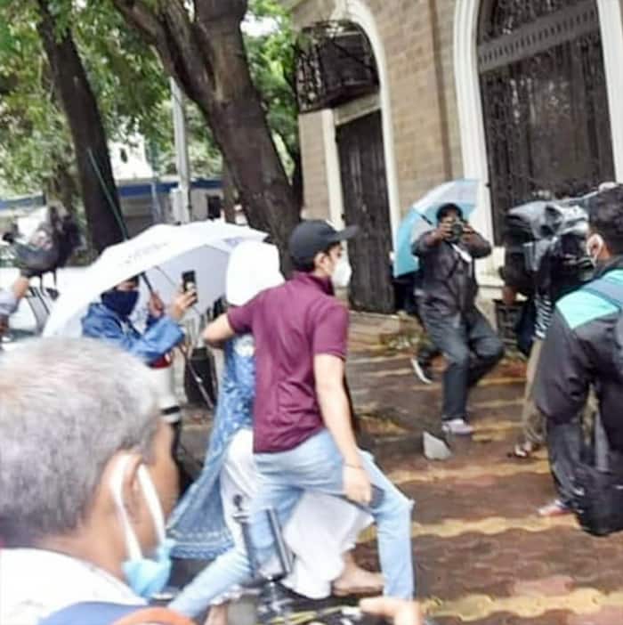 SSR Case: Rhea Chakraborty And Brother Showik Outside Enforcement ...