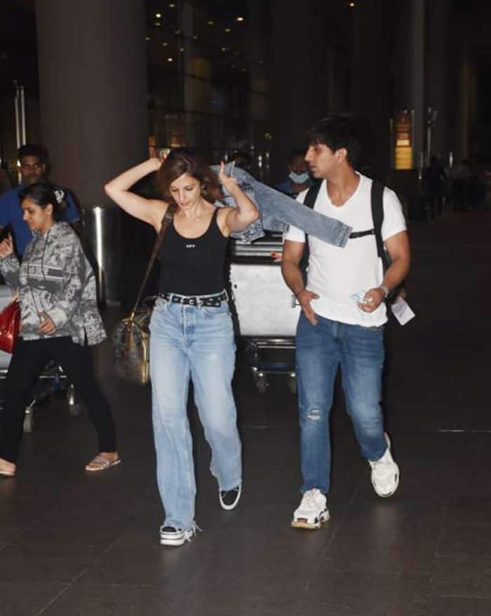Lovebirds Sussanne Khan-Arslan Goni Walk Hand-In-Hand At Mumbai Airport ...