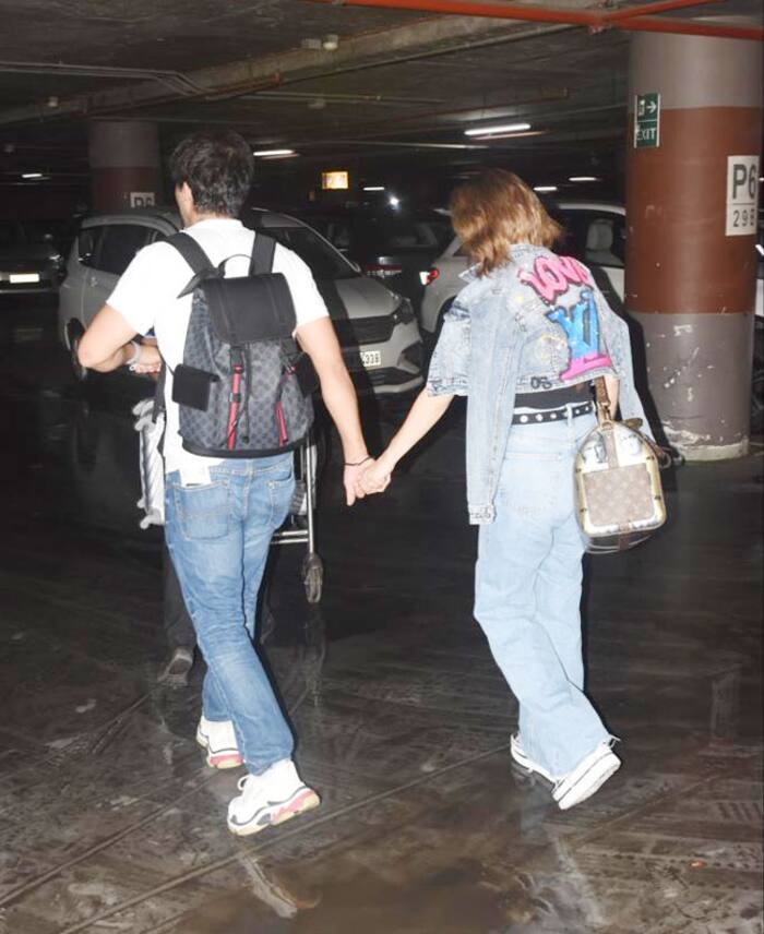Lovebirds Sussanne Khan-Arslan Goni Walk Hand-In-Hand At Mumbai Airport ...