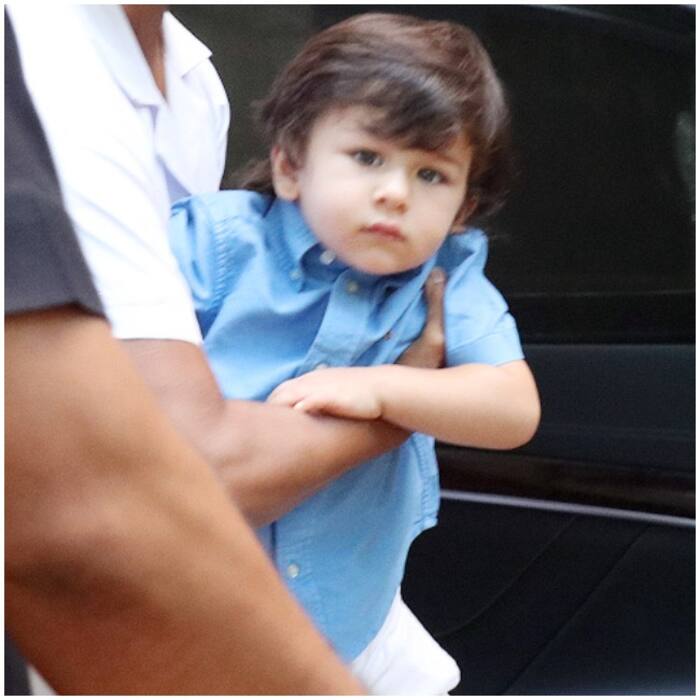 Taimur makes friendship with the paparazzi