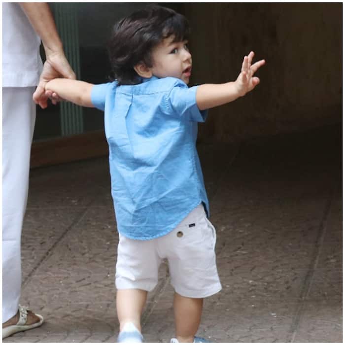 Taimur makes friendship with the paparazzi