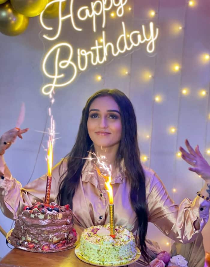 Tanya Sharma of Sasural Simar Ka 2 Celebrates Birthday on The Sets ...