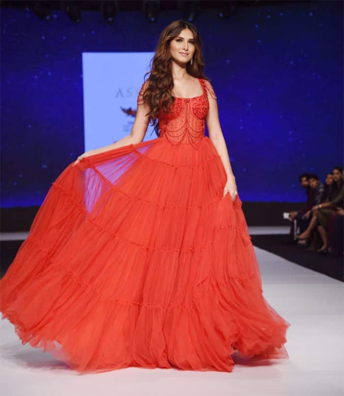 Tara Sutaria Stuns in Hot Red Flowy Gown as Showstopper, Dazzles Fans ...