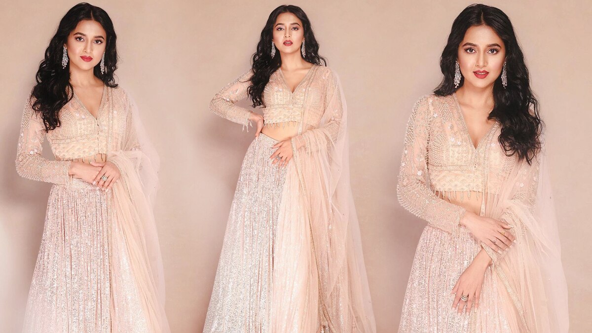 Tejasswi Prakash is a Breath of Fresh Air in a Pastel Peach Lehenga ...