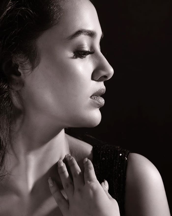 Tejasswi Prakash Goes Sultry in Bold Black Gown With Sparkles All Over ...