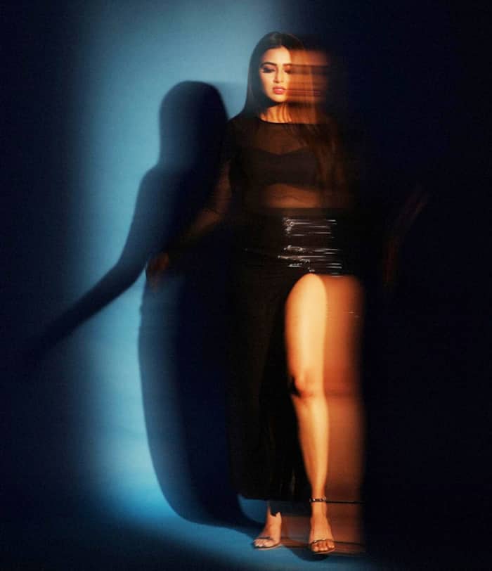 Tejasswi Prakash’s Fans Call Her Pataka in Black Gown With Thigh-High Slit And Bold Red Lips ...