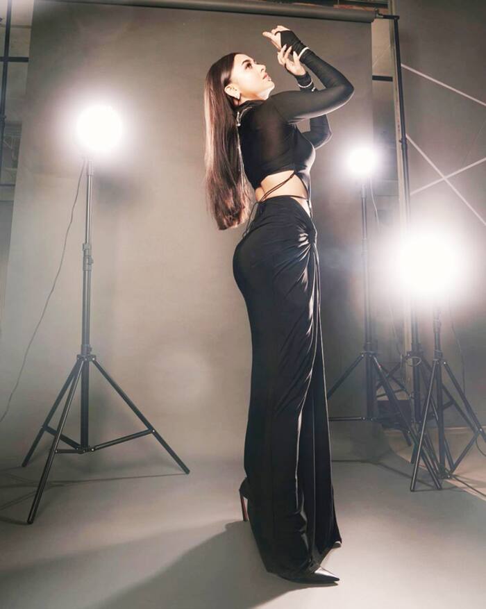 Tejasswi Prakash is One Sexy Fashionista in a Backless Black Dress ...
