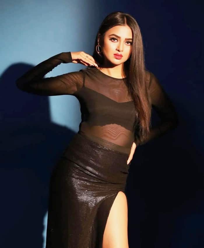 Tejasswi Prakash’s Fans Call Her Pataka in Black Gown With Thigh-High Slit And Bold Red Lips ...