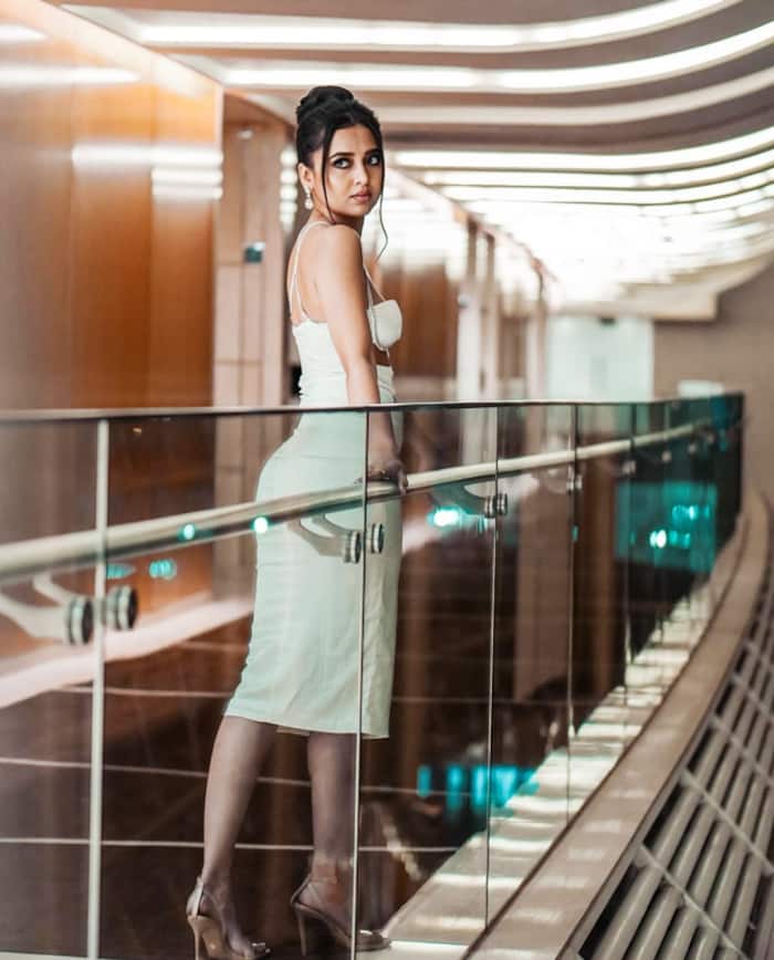 Tejasswi Prakash Gives One of The Spiciest Looks of Her Lifetime in Hot ...