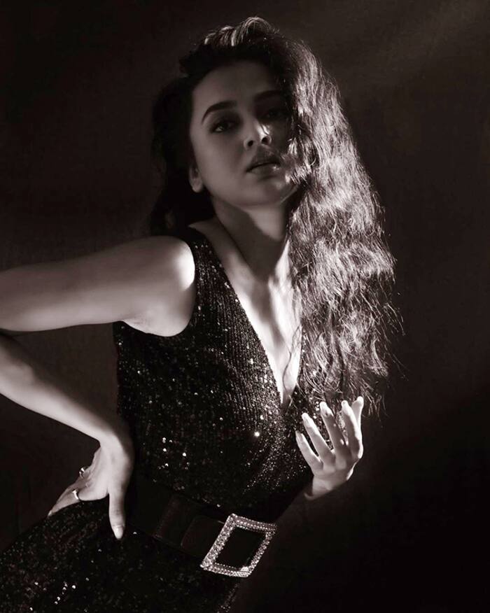 Tejasswi Prakash Goes Sultry in Bold Black Gown With Sparkles All Over ...