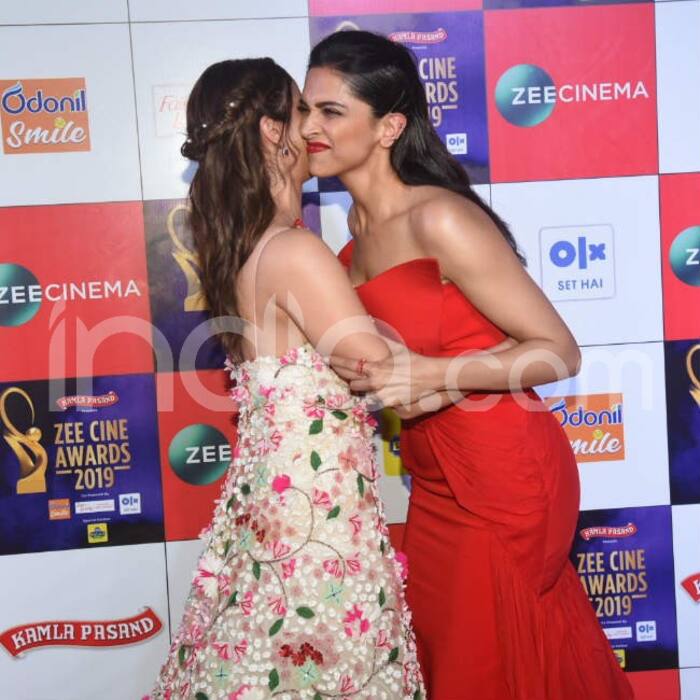 The actresses hugged