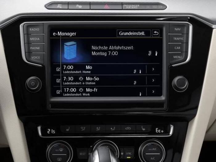 Volkswagen Passat GTE: Photo Gallery